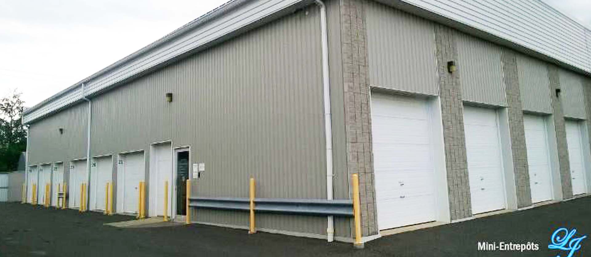 Mini-entrepôt 12 pieds par 20 pieds - Mini-Entrepôts à Saint-Amable ...